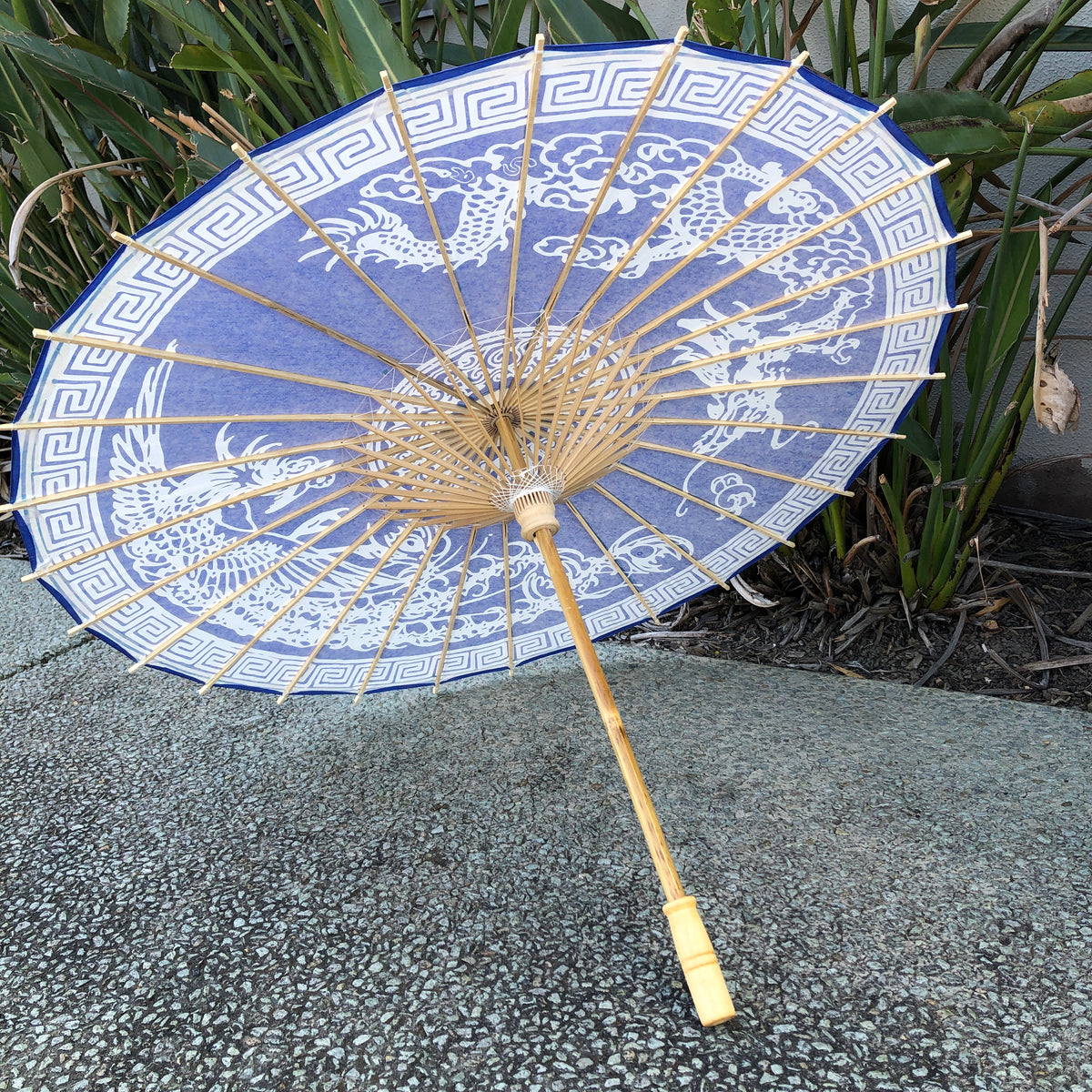 Paper parasol - red dragon and phoenix